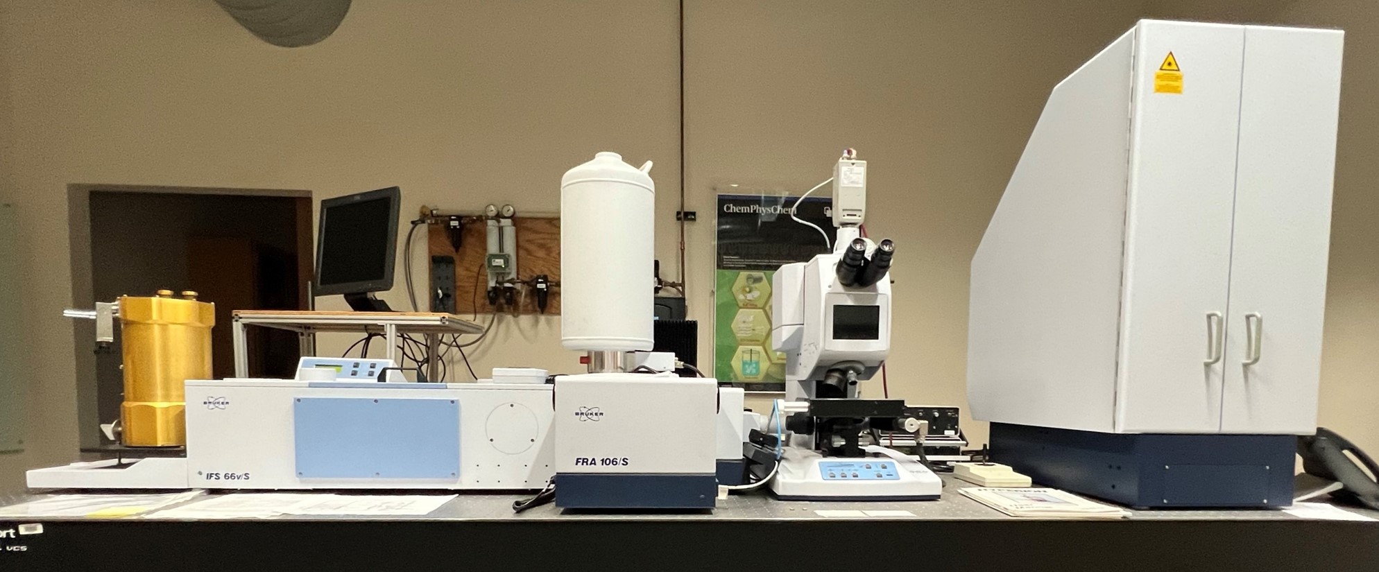 Bruker FTIR and FT-Raman spectrometer – CNI